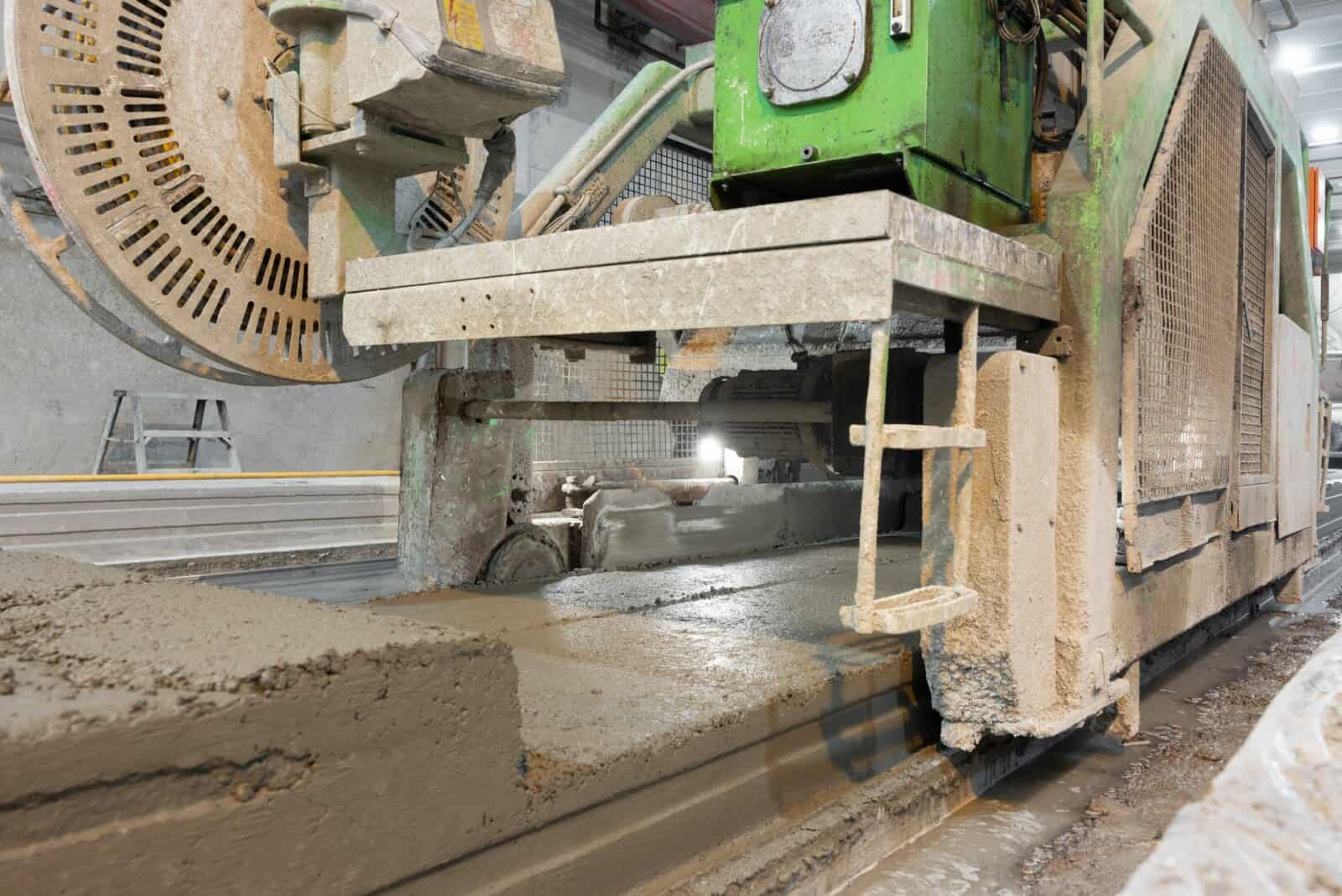 Recessed precast slabs for bathrooms with Elematic Recessor